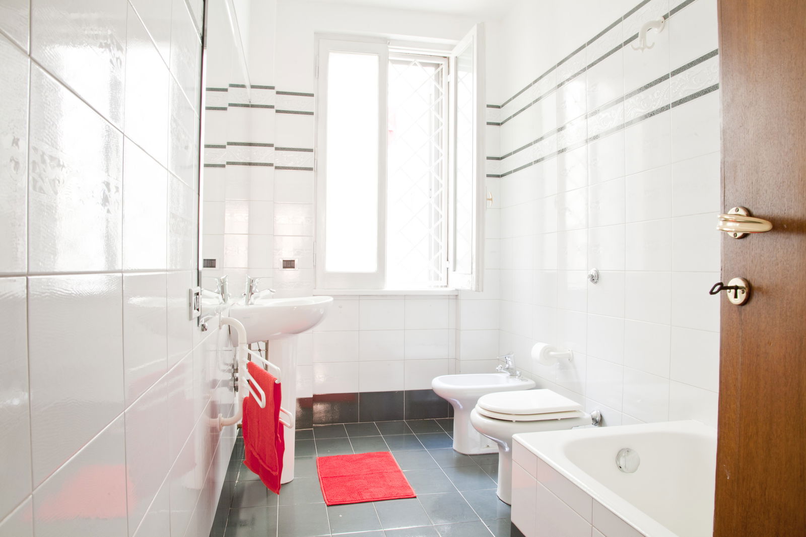 Room in a private home Roma (235507) | SINGLE ROOM with TERRACE facing ...